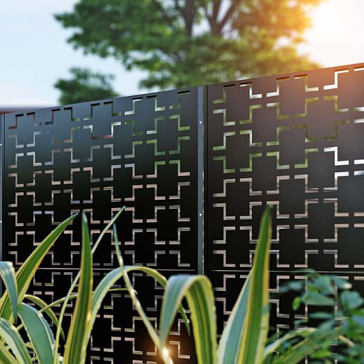 Quadra Privacy Screen Veradek