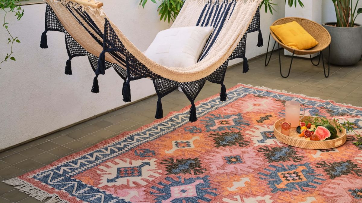 Framed Arrows Outdoor Rug | West Elm