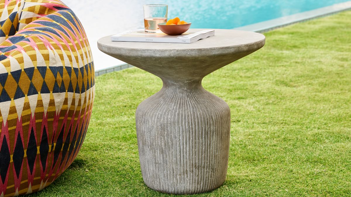 Tambor Outdoor Round Side Table (21") | West Elm