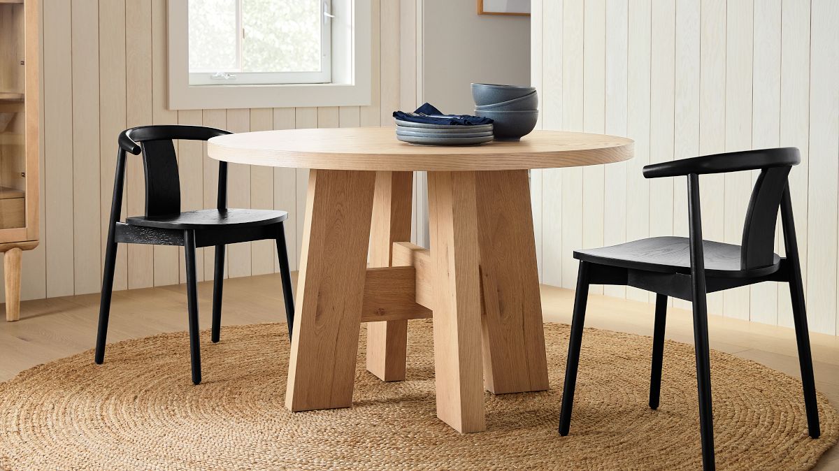 Wooden Round Dining Table And Chairs